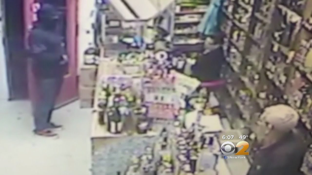 Tables Turn During Robbery - YouTube