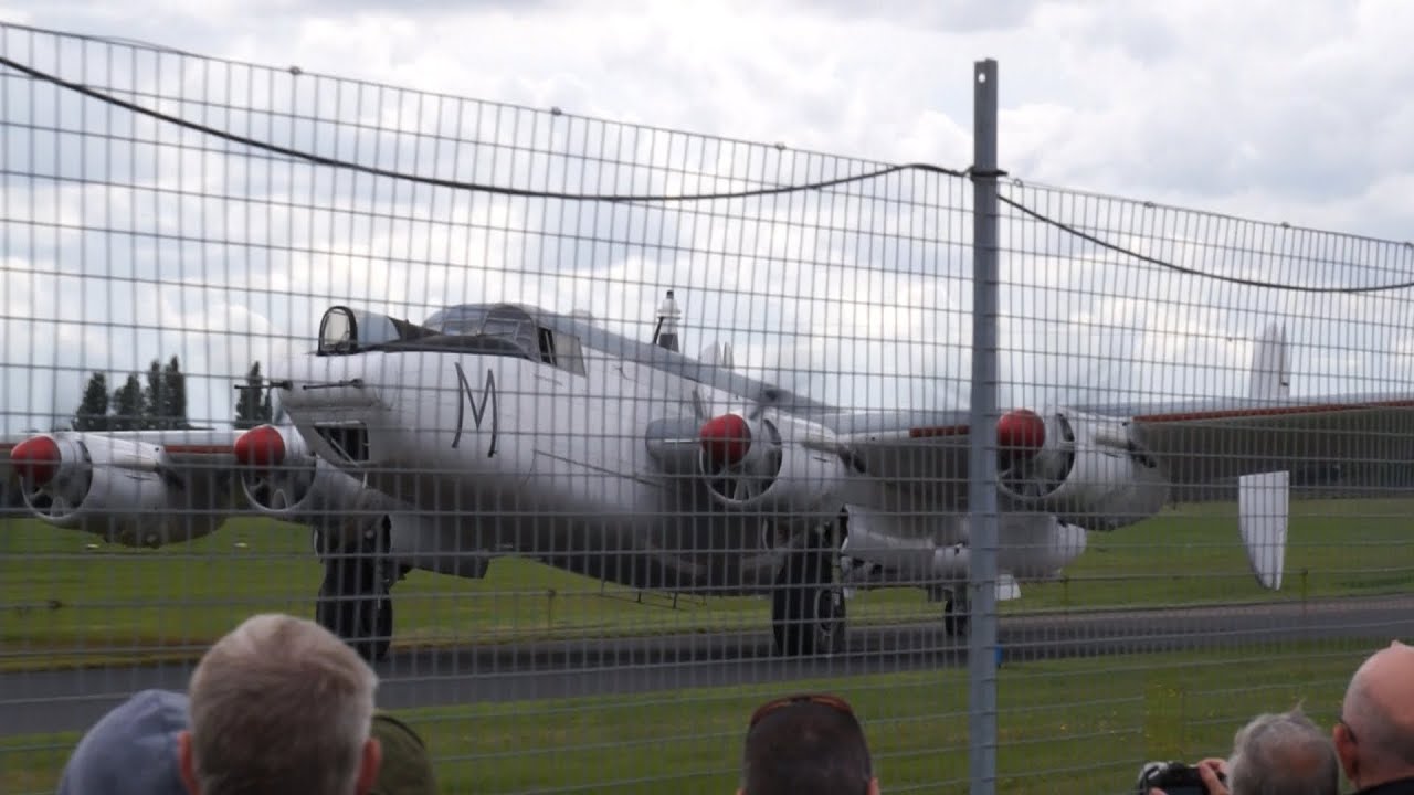 Avro Shackleton WR963 Taxi Run at Coventry 13th September 2015 - YouTube