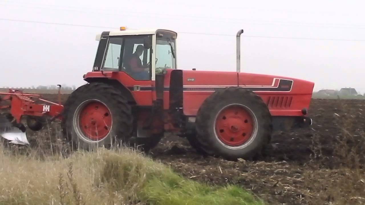 IH 3588 szánt - YouTube