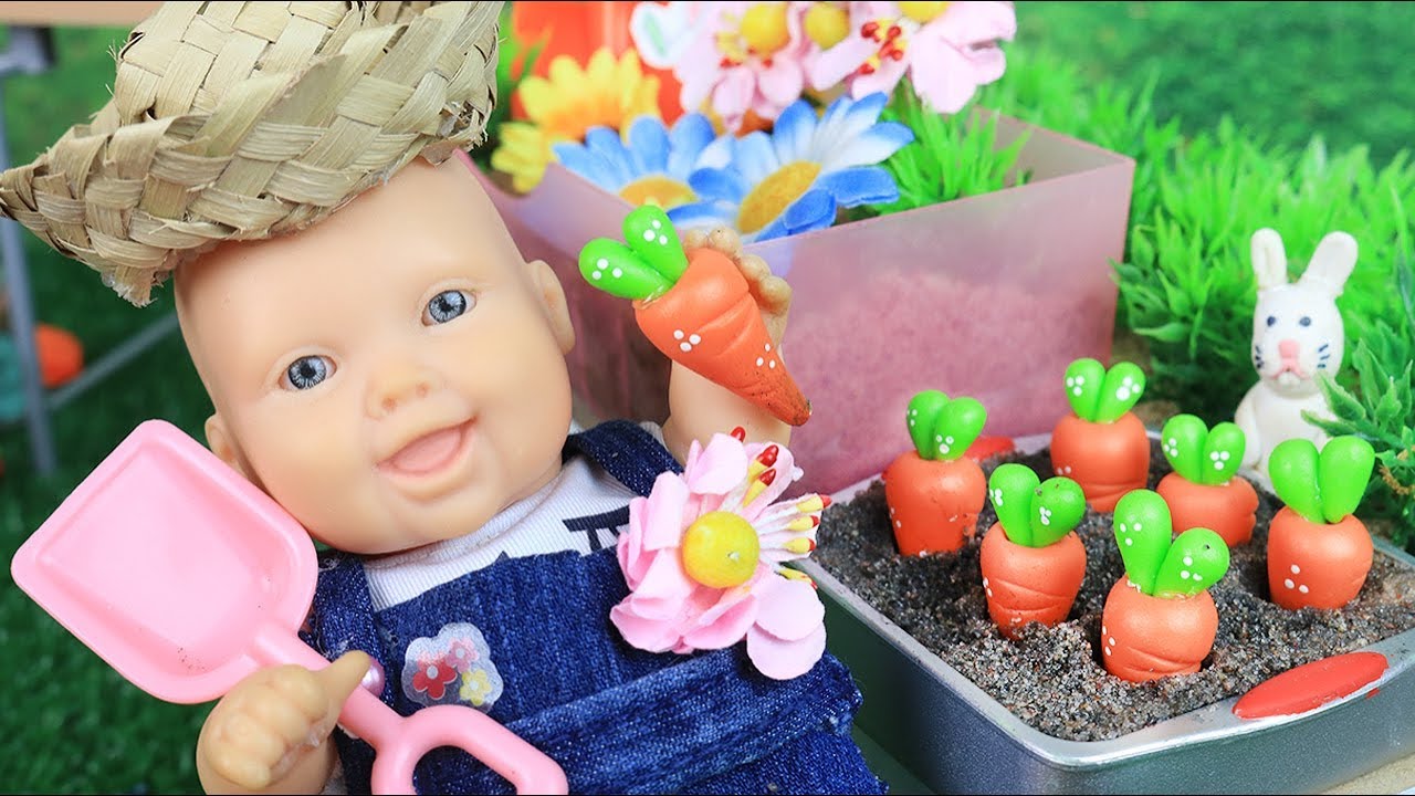 A HORTINHA MÁGICA DA MIA! - Lilly Doll - YouTube