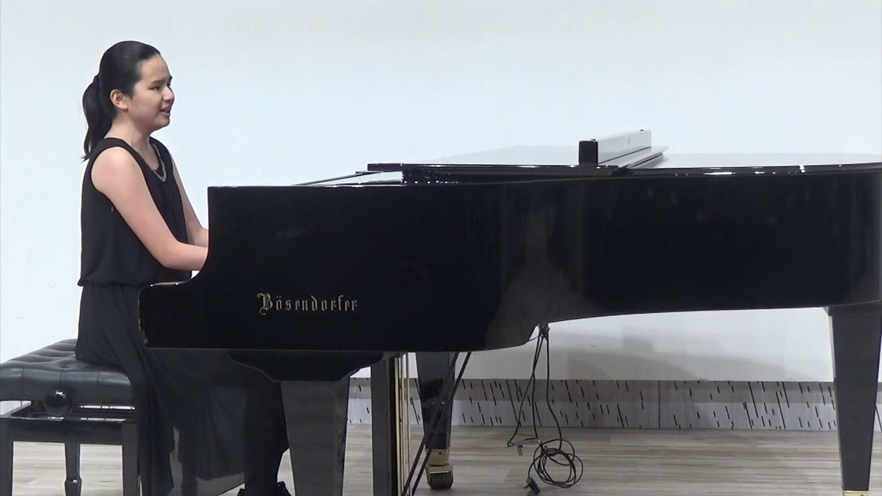 O Holy Night --Michelle Siu Hoi Yan - YouTube