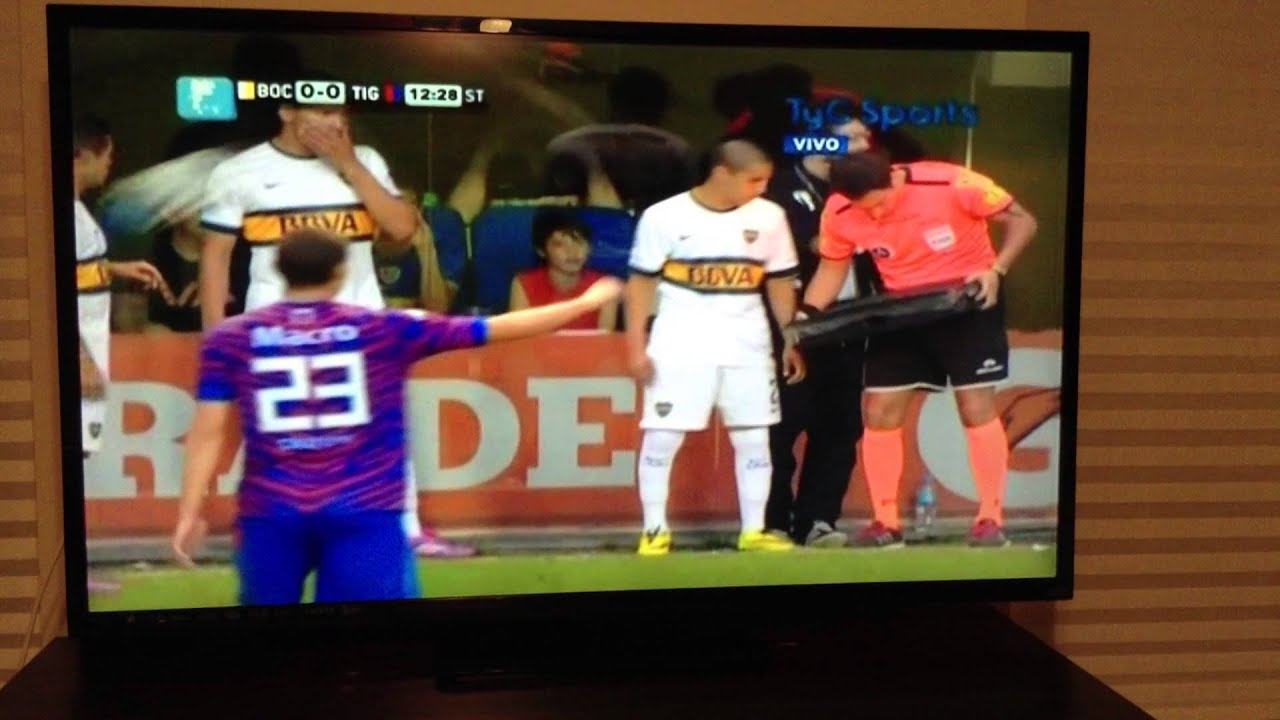 Funniest subbing in soccer moments ( referee) - YouTube