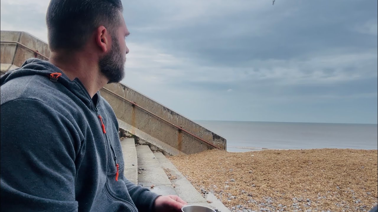 Yomping. Training for 10 miles with 12.5kg pack part1 - YouTube