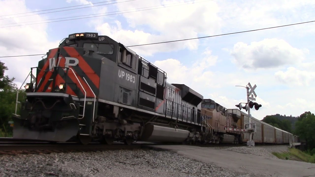 WP heritage unit! UP #1983 leads NS 27K through Somerset, KY - YouTube