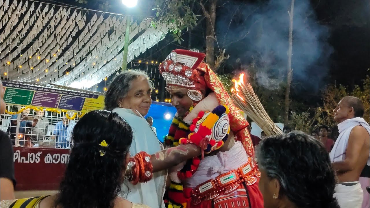 Uchitta Bhagavathi Thottam [ ഉച്ചിട്ട ഭഗവതി തോറ്റം ] | Podikkalam ...