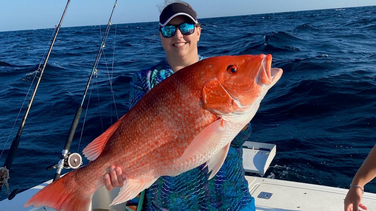 Andrea reeling in a red snapper - YouTube