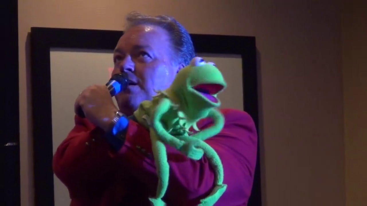 Rich Wilson sings with Kermit! - YouTube