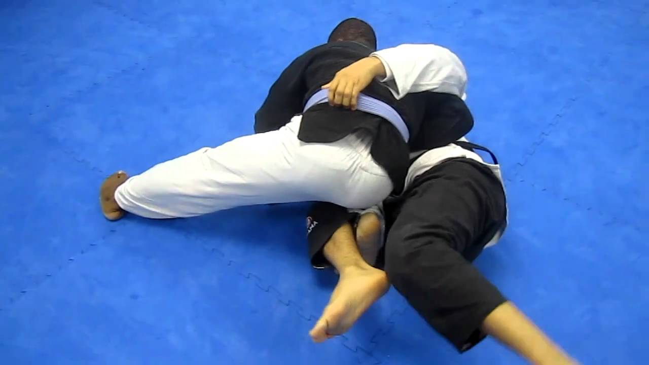 Bjj Beat the cross knee pass part 2 technique - YouTube
