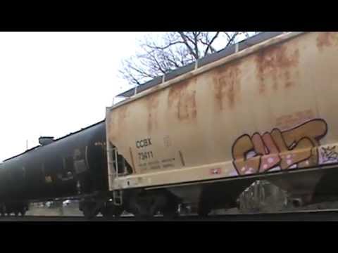 CP Freight Train w/ CEFX & ES44AC in Minneapolis, MN - YouTube