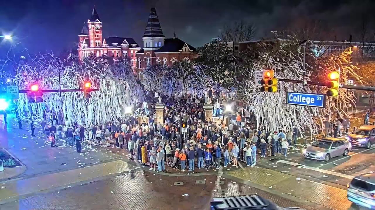 Hundreds gather at Auburn University to roll Toomer's Corner after ...