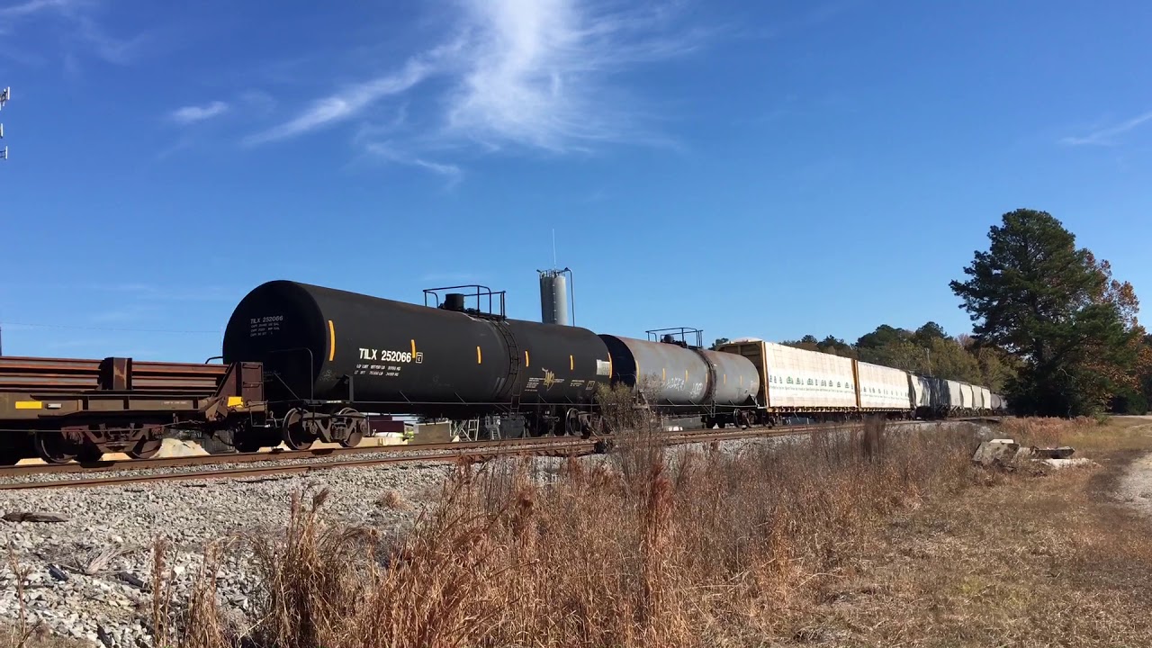 CSX Q477-17 passing through Downtown Lumberton NC CSXT 761 leading - YouTube