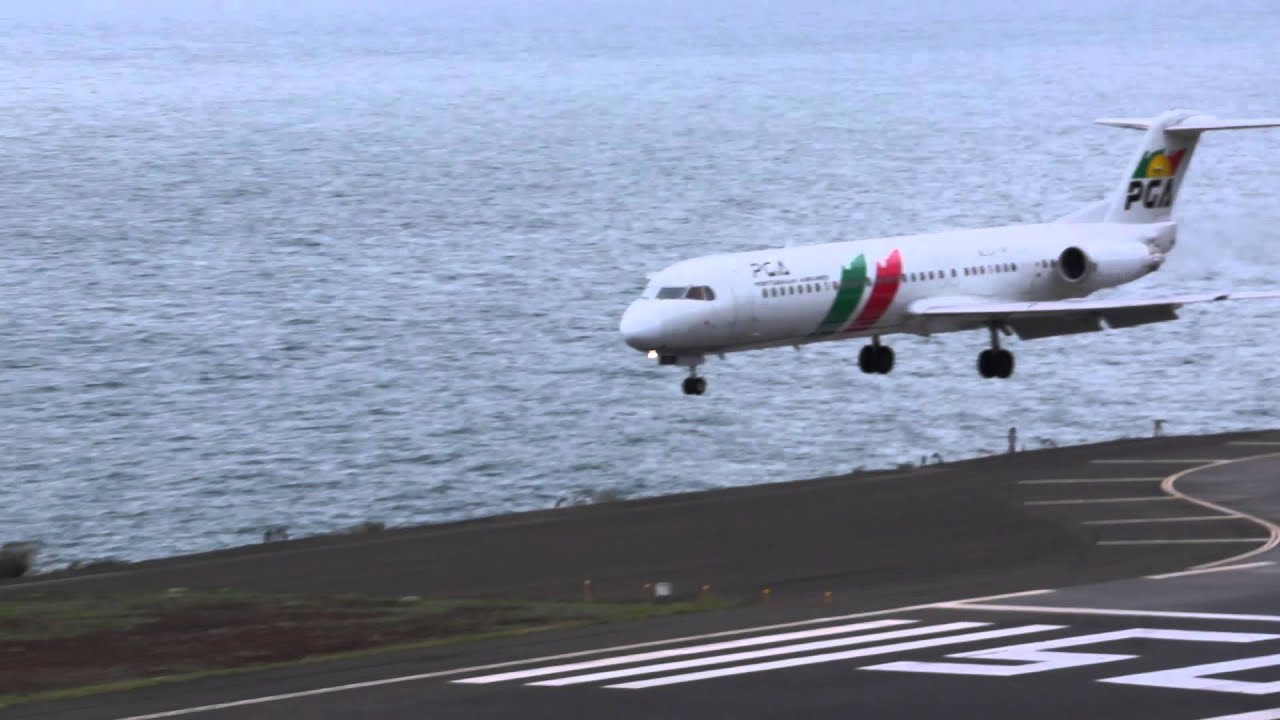 Fokker 70 100 Of PGA Portugalia Airlines Landing Funchal Madeira fokker-70-100-of-pga-portugalia-airlines-landing-funchal-madeira