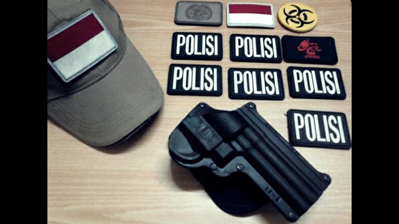 Pistol Revolver Polisi