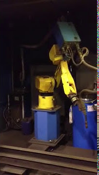 Fanuc welding robot test - YouTube
