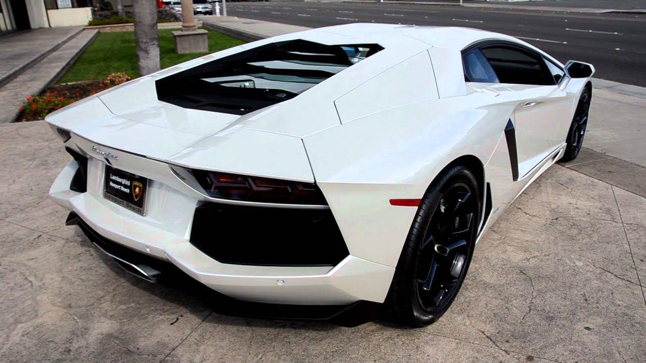 LP700-4 Balloon White Walk Around - YouTube