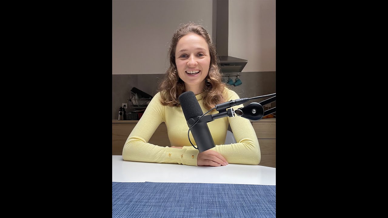 Dana Lucia graba podcast junto con su esposo - YouTube