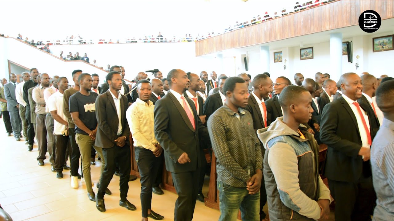 Tazama Kwaya Ya Umoja Wa Wanaume(UWAKA) Ilivowaongoza Waumini Kwa ...