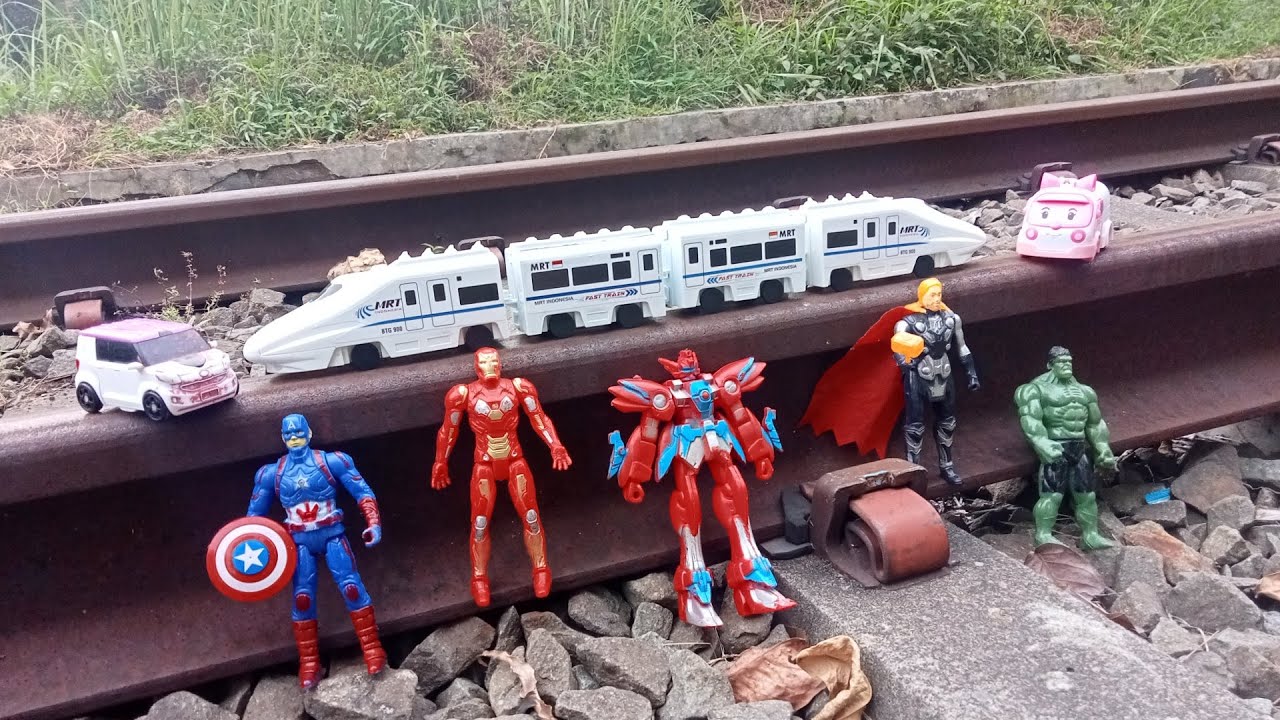 HUNTING AVENGERS,THOR,HULK,CAPTAIN AMERICA,IRONMAN,GUNDAM,TOBOT W ...