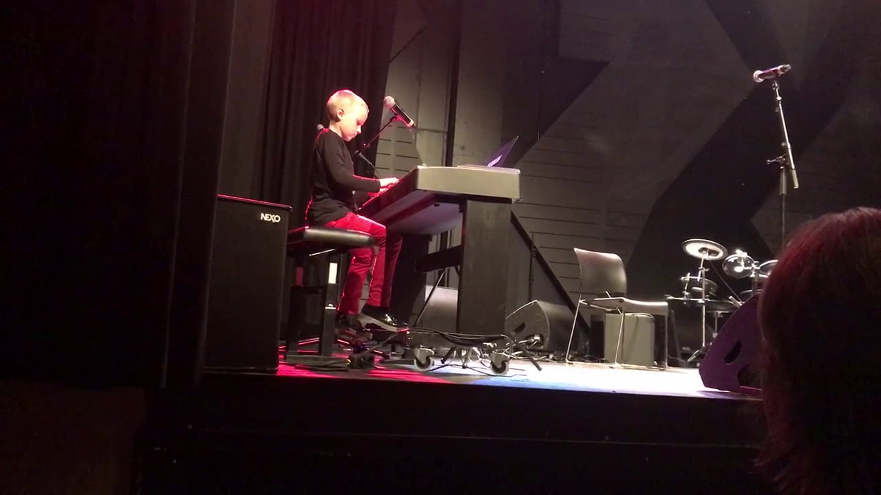 Gabriel Piotrowski Svane -8 years- Mamma Mia - YouTube