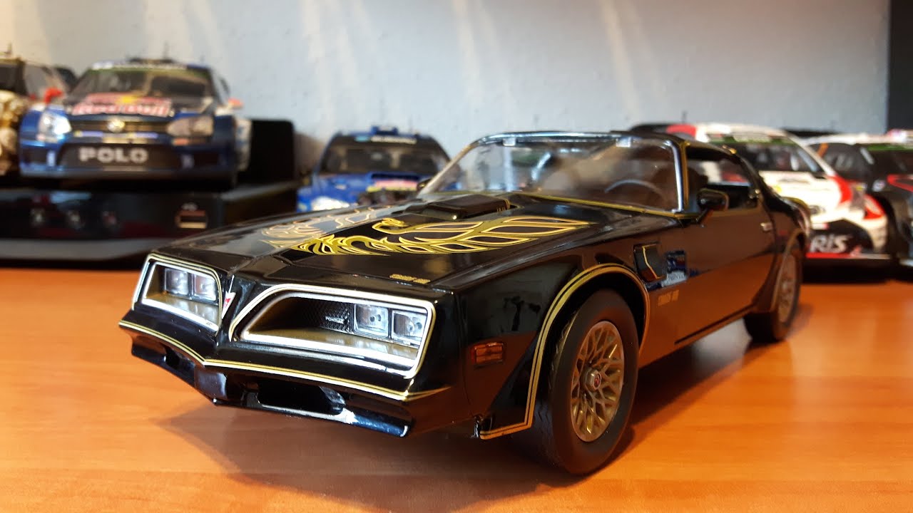 Pontiac Firebird Trans-Am 1977 "Smokey and the Bandit" 1:18 Greenlight ...