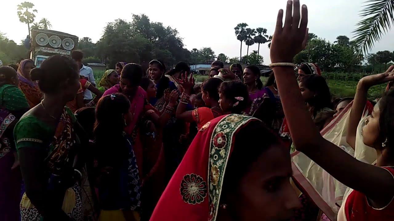 Wedding dance in bihar/girls danching on a bhojpuri song - YouTube