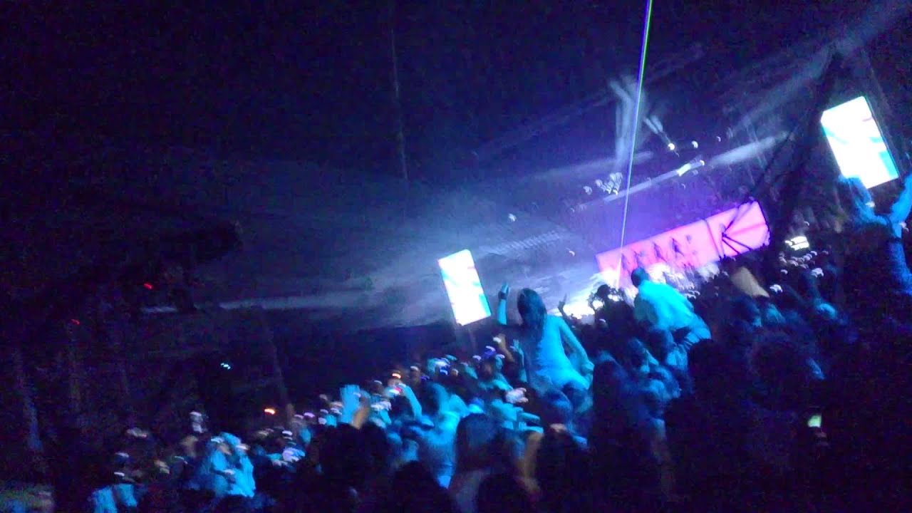 Jelena Karleusa Beograd Usce 2013 koncert pocetak - YouTube Music