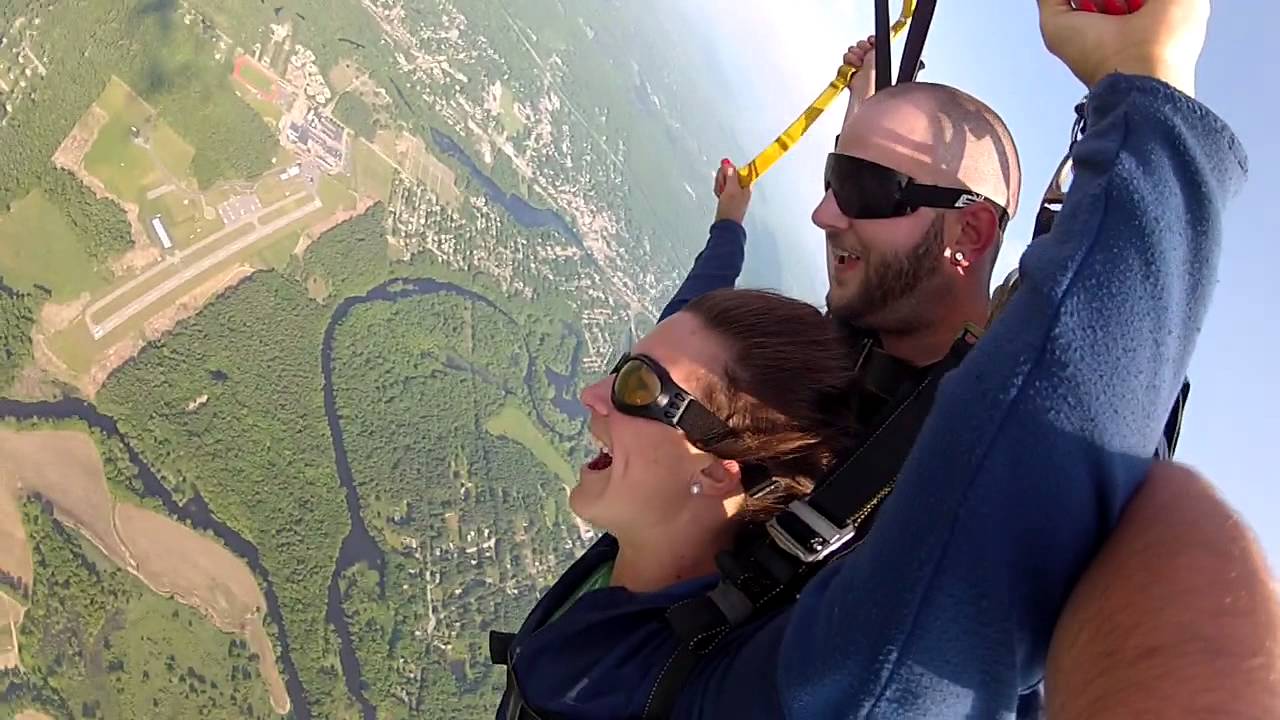 Amy Mausser makes her first sky dive! - YouTube