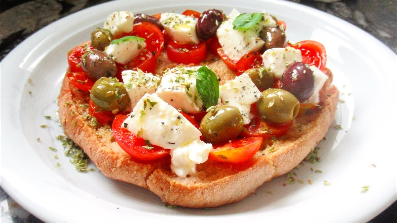 FRISELLA how to prepare & eat toasted roll, classic meal from Apulia ...