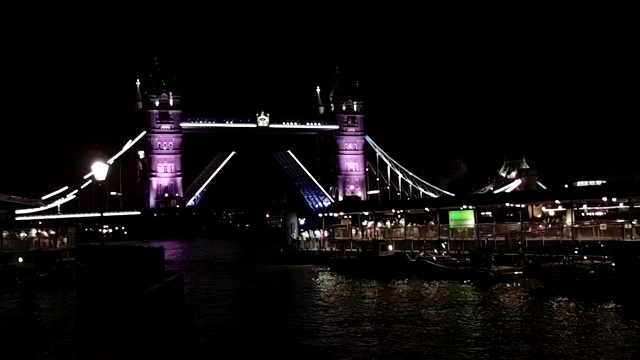Tower Bridge at night (opening and closing) - YouTube