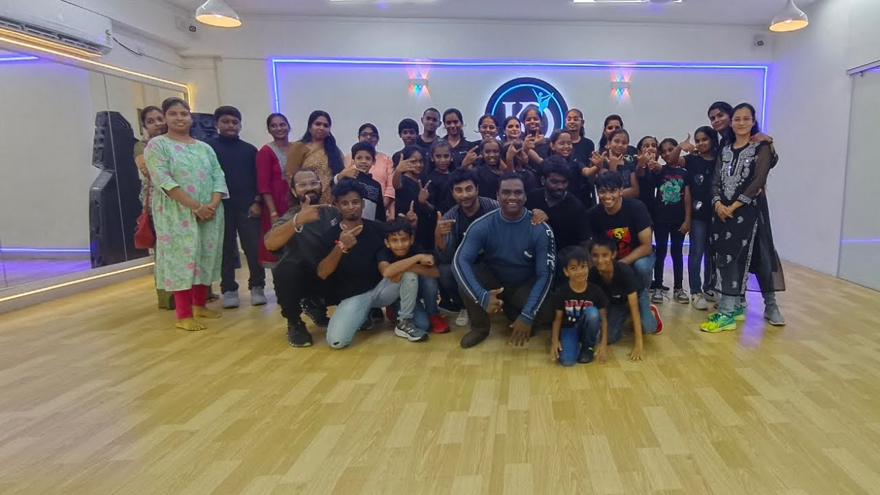 KOSMIC STUDIO 4DANZ | 2ND BRANCH | FLASHMOB | CHOREOGRAPHER | MAHESH MADDY - YouTube