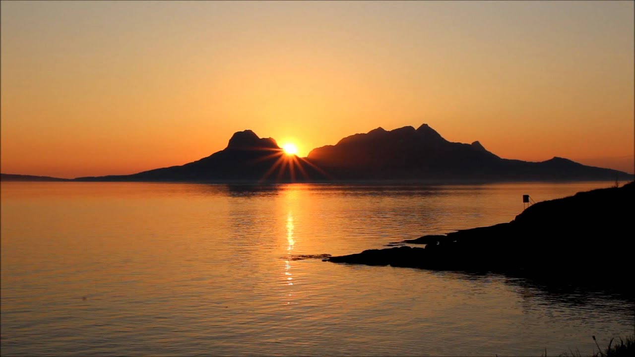 Midnattsol over Landego - YouTube