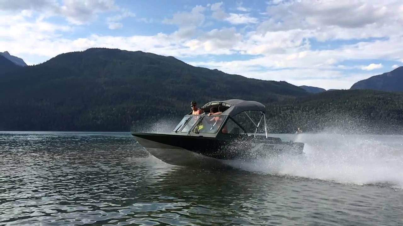 Jet boat jump slalom - YouTube