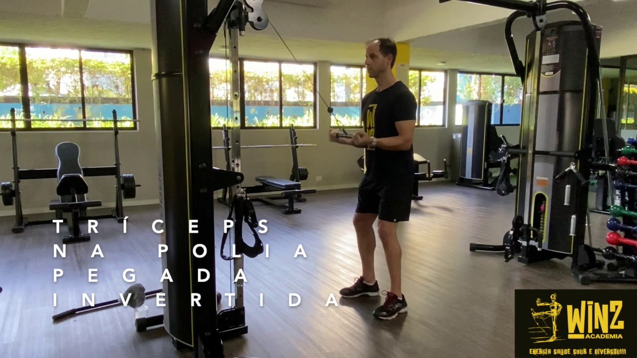 TRÍCEPS POLIA PEGADA INVERTIDA - YouTube