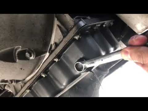 F250 Super Duty oil drain plug cross threaded. Pt 1 - YouTube