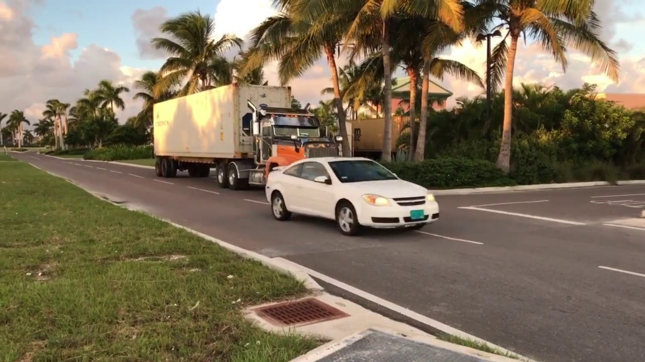 Poo backing up 40ft container in loading dock - YouTube