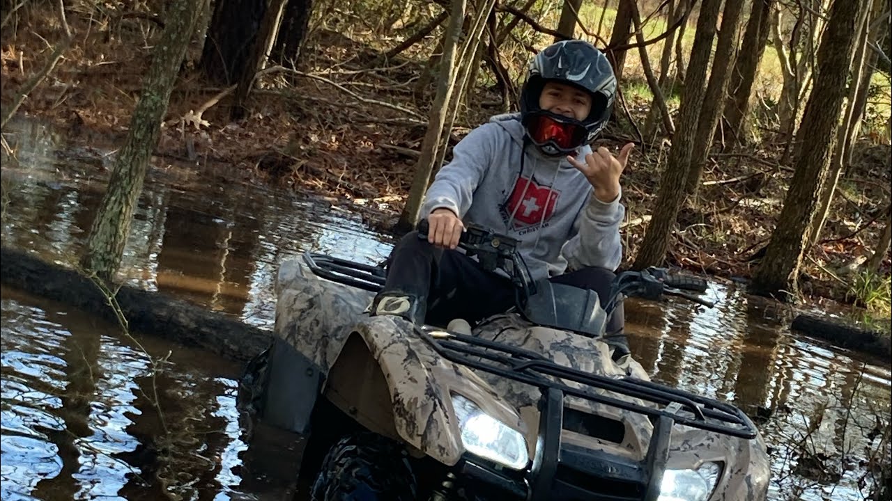 Riding four wheelers! NIGHT RIDING!! - YouTube