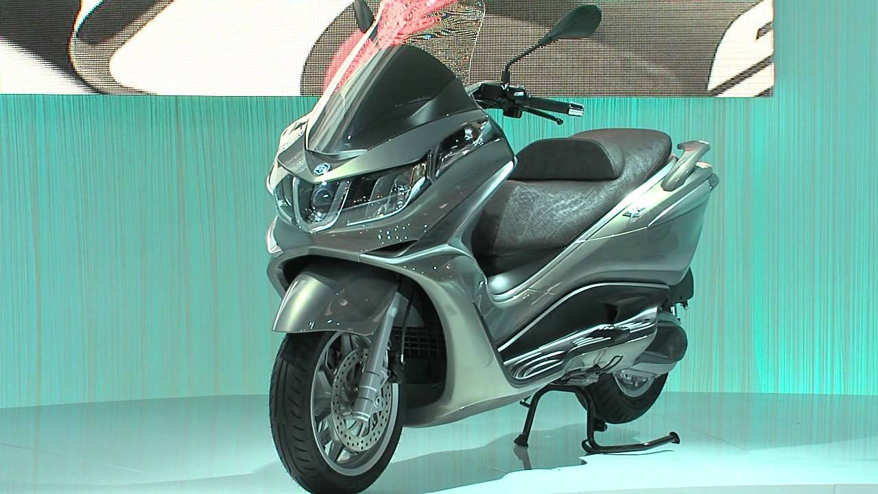 Piaggio X10 Maxiscooter 2012 - YouTube