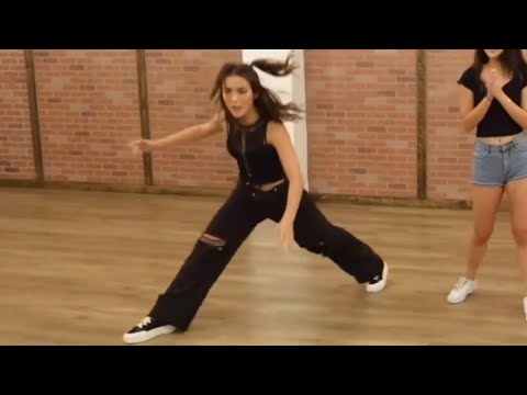Andrea Botez Does The Splits