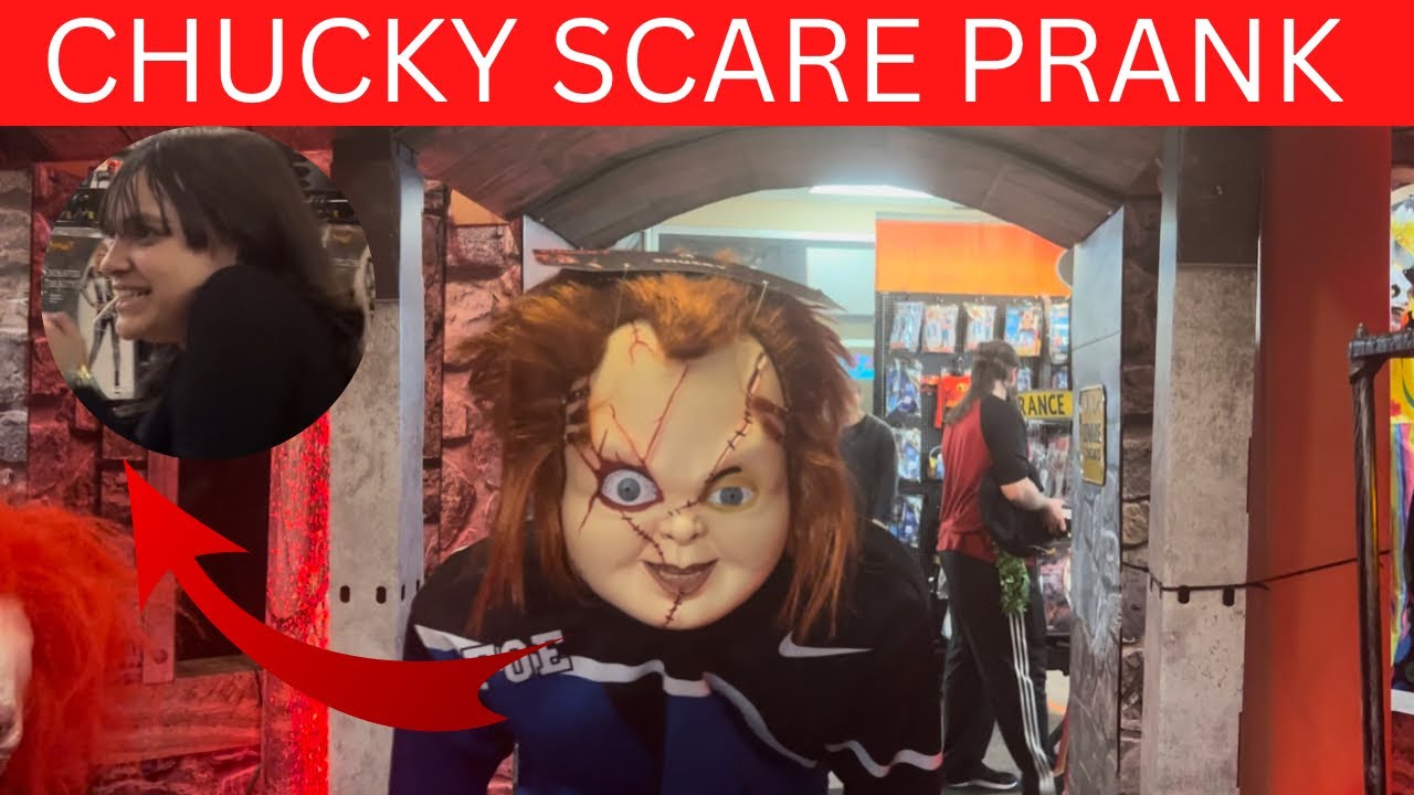 Chucky In Real Life Scaring Strangers At Spirit Halloween 🎃 👻💀 - YouTube