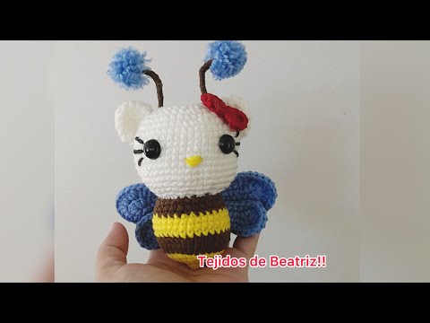 Abeja 🐝 HELLO kitty 🥰 mira que bonito combinar estos dos diseños en uno ...