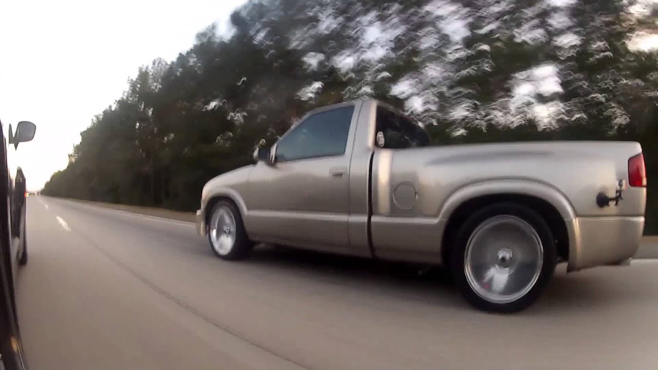 2013 GTR Black Edition vs Nitrous 5.3 s10 - YouTube