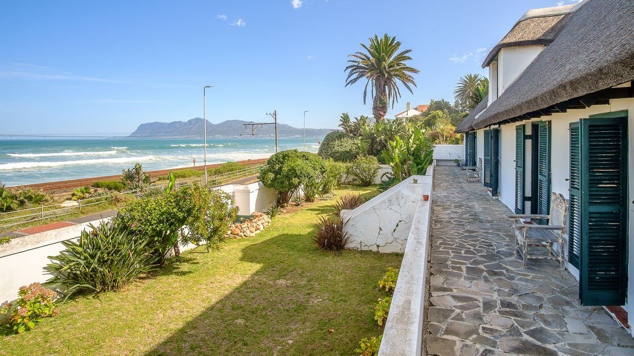 House Tour : Main Road - Muizenberg - YouTube