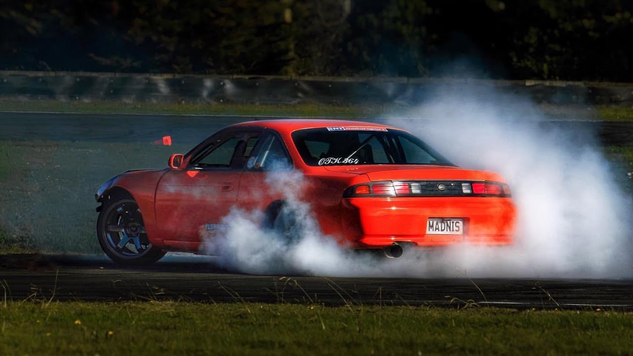 Nissan silvia S15 240SX quemando llanta - YouTube