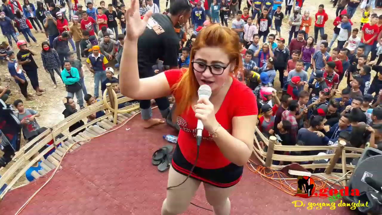 Novi ananda goyang kluget kluget di atas bukit jonambang keren aksinya ...