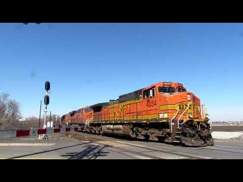 BNSF 613 Leads a WB Grain Train - YouTube