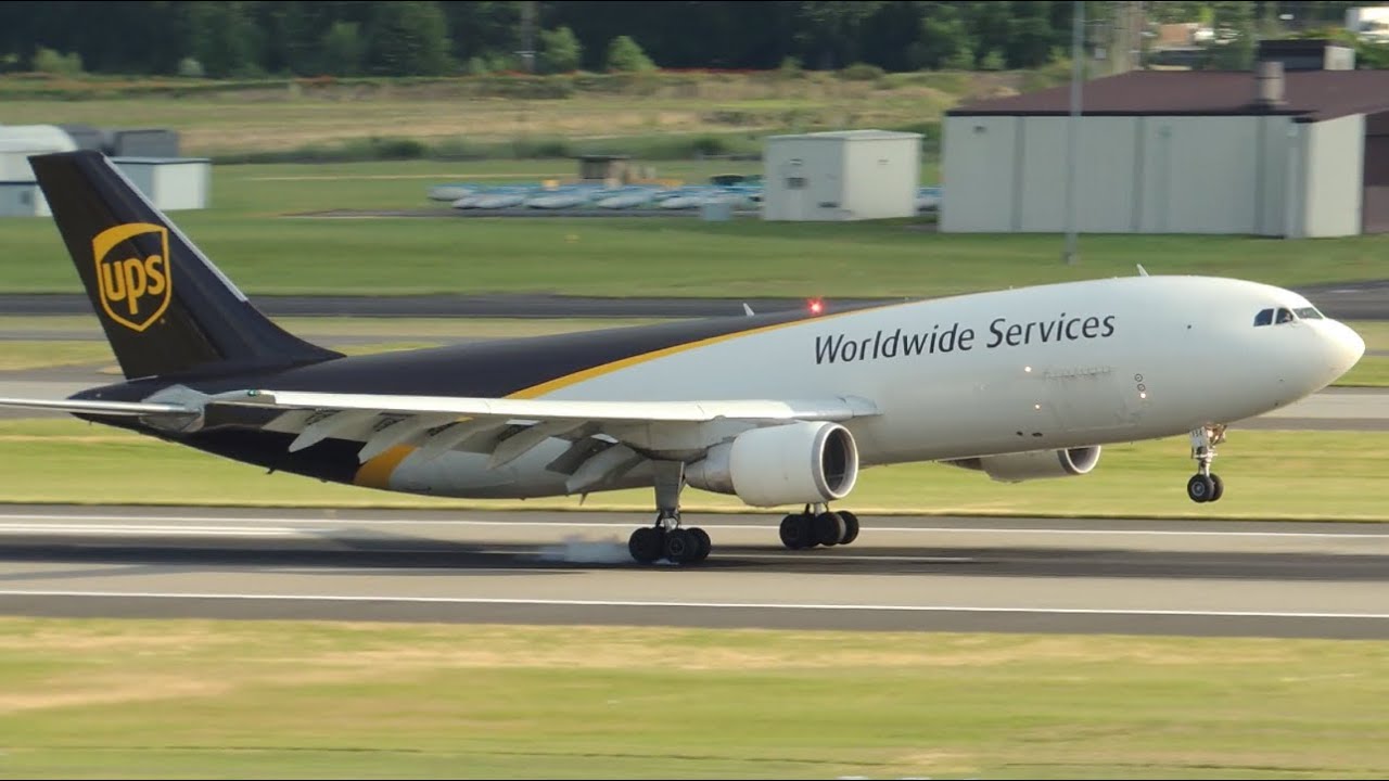 UPS Airbus A300-600F [N154UP] landing in PDX - YouTube