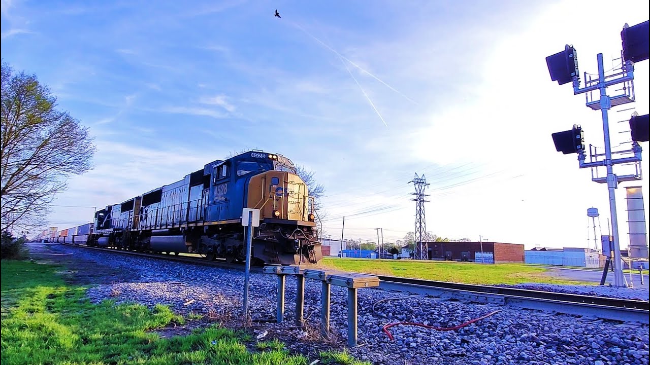 SD70AC Engine Pair Leads I028 on the Woodland Sub ( CSX #4528 & #4589 ...
