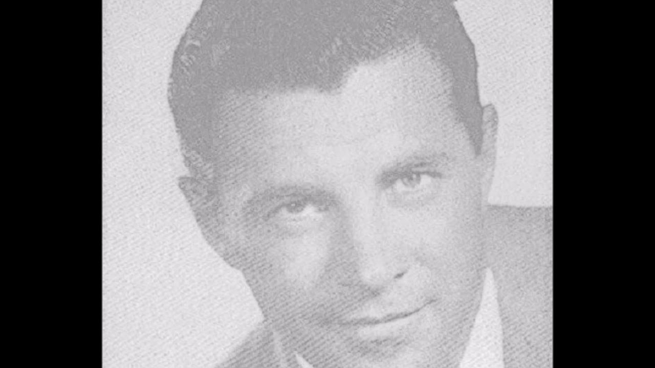 Bob Carroll – Close As Pages in a Book, 1945 - YouTube