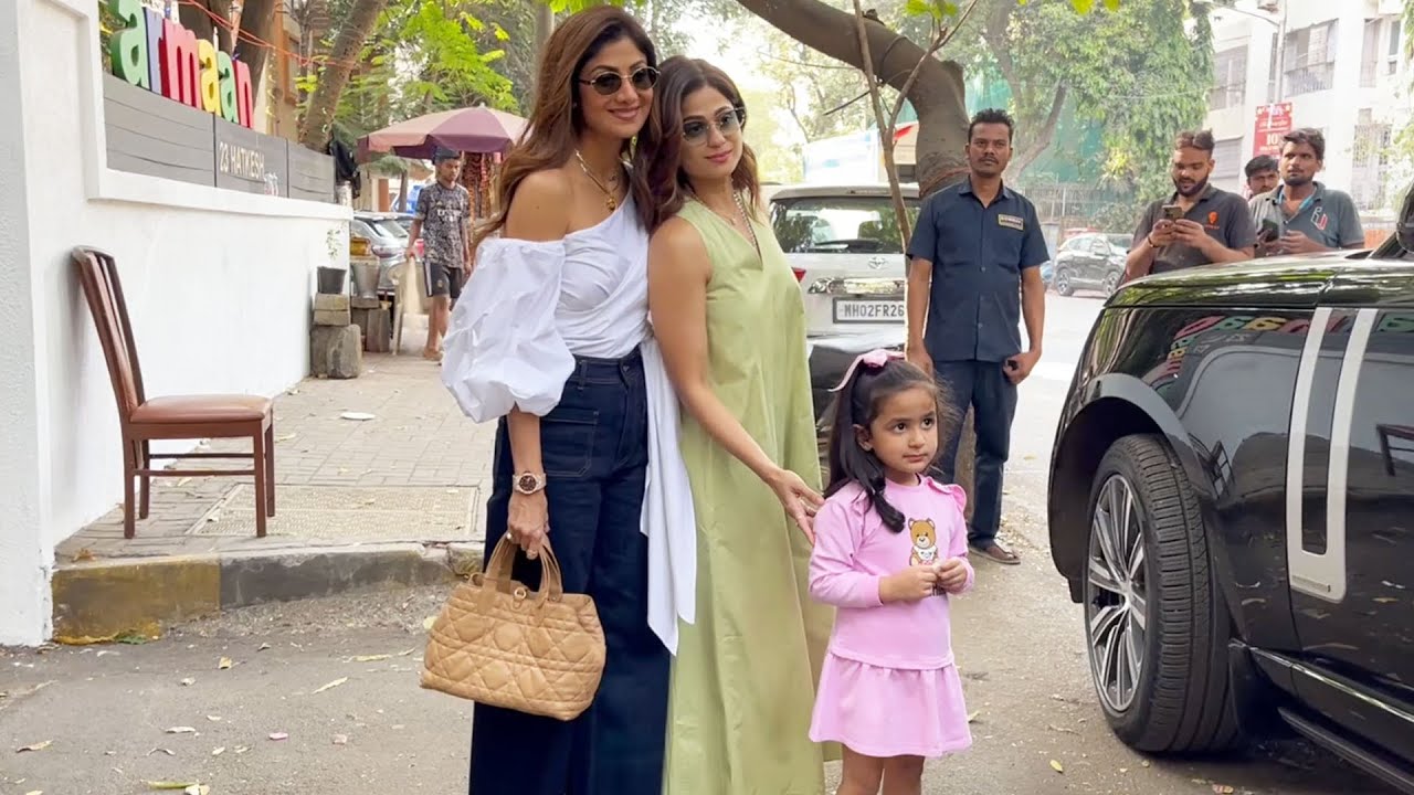 Shilpa Shetty With Her Daughter Samisha And Her Sister Shamita Shetty ...