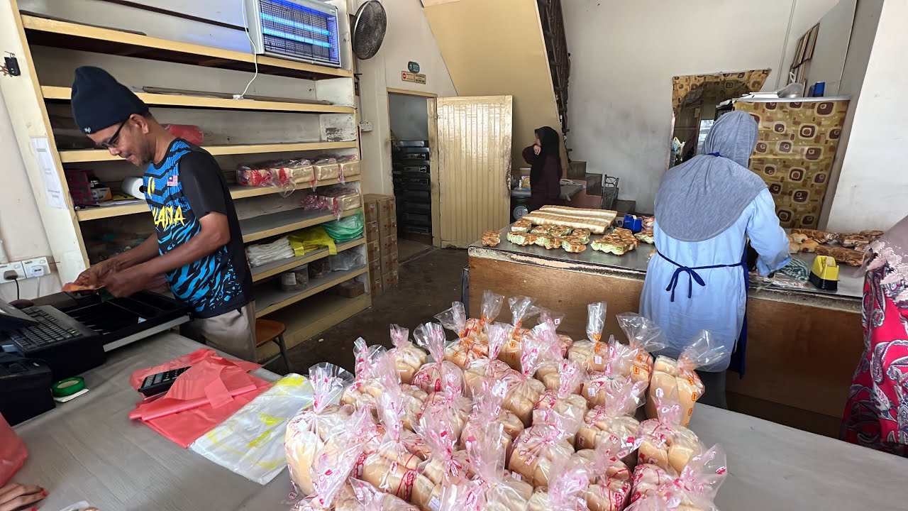 Kedai Roti Abdullah lebih 25 tahun! Kuala Terengganu - YouTube